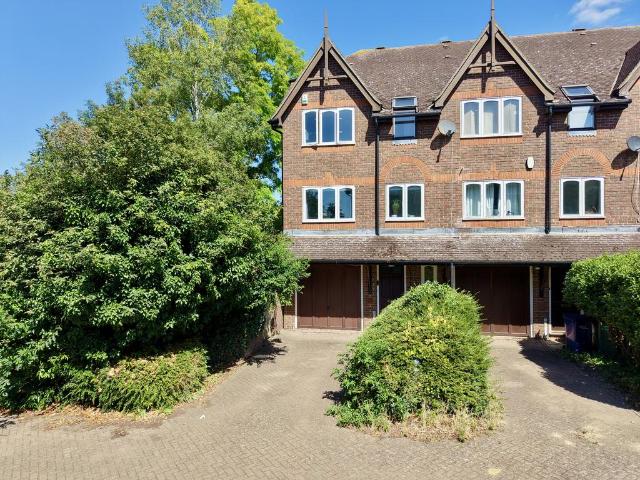 Mariners Way, Cambridge, Cambridgeshire 3 bed townhouse to rent £2,650 pcm £612 pw