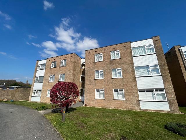 Mariners Court, Christchurch BH23, 2 bed flat to rent, £1,200 pcm | PrimeLocation