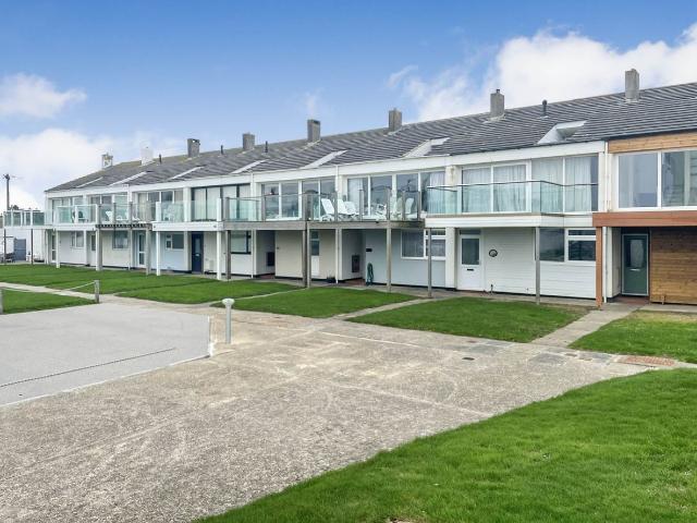 Marineside, Bracklesham PO20, 3 bed terraced house to rent, £1,500 pcm | PrimeLocation
