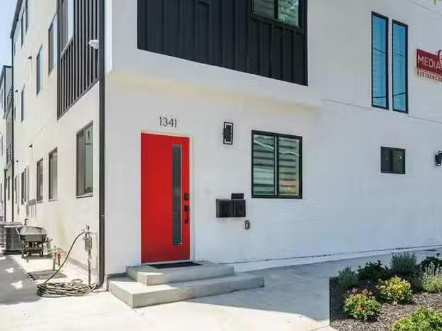 Mariposa Avenue, Los Angeles, CA