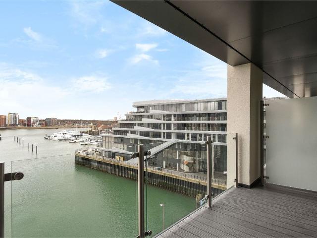 Maritime Walk, Ocean Village, Southampton SO14, 2 bed flat to rent, £2,250 pcm | PrimeLocation