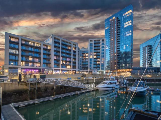 Maritime Walk, Southampton SO14 2 bed flat to rent £1,850 pcm £427 pw