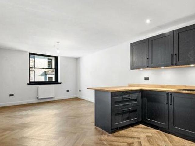 Maritime Street, Leith, 2 Bedroom Flat