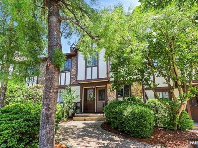 Mark Twain Way, Mahwah, Condo For Sale