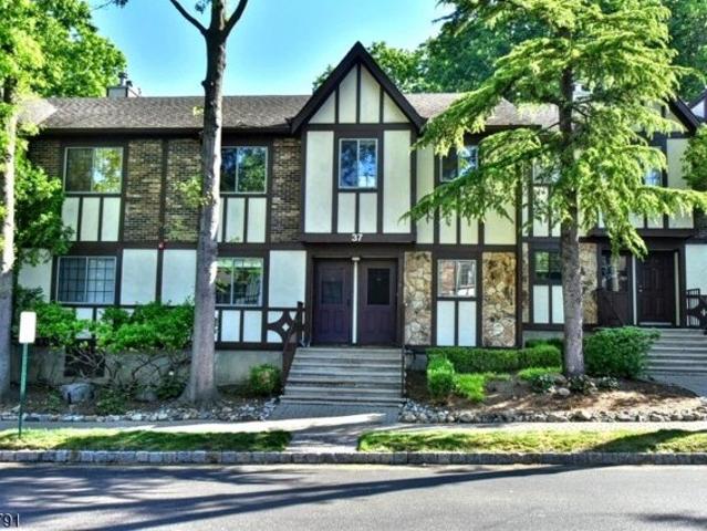 Mark Twain Way, Mahwah, Condo For Sale