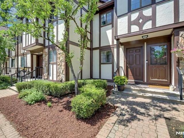 Mark Twain Way, Mahwah, Condo For Sale