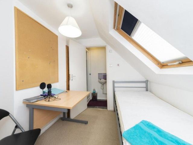 Markenfield Road, Guildford, Surrey, GU1
