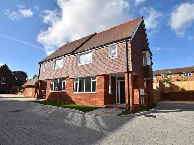 Market Gardens, Fairlight, Hastings 3 bed house to rent £1,695 pcm £391 pw