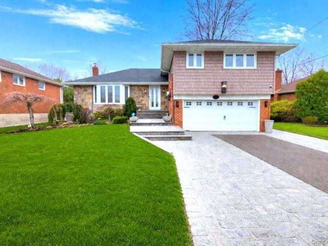 Market Dr, Syosset, Home For Sale