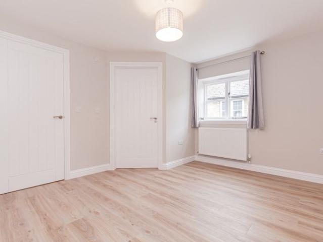 Market Square, Bicester OX26, 2 bed flat to rent, £1,400 pcm | PrimeLocation