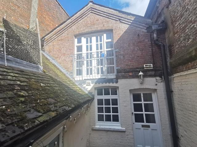 Market Square, Chesham, HP5 1 bed apartment to rent £1,020 pcm £235 pw