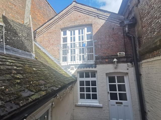 Market Square, Chesham HP5, 1 bed flat to rent, £1,000 pcm | PrimeLocation