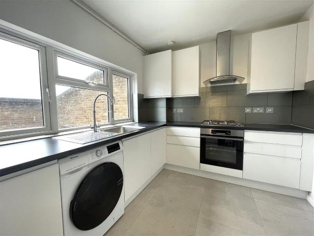 Market Square, Uxbridge UB8, 2 bed maisonette to rent, £1,850 pcm | PrimeLocation