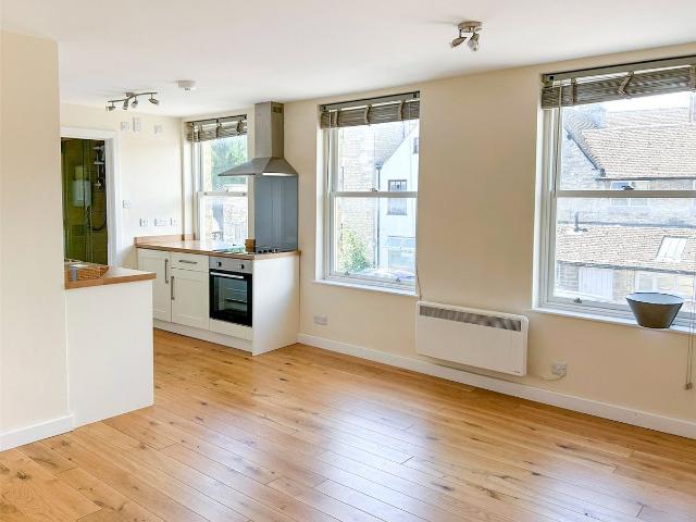 Market Square, Witney, Oxfordshire OX28, 1 bed flat to rent, £1,050 pcm | PrimeLocation