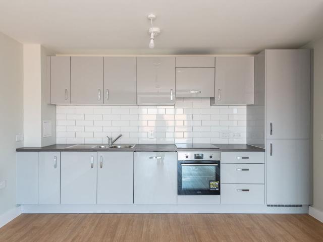 Market Street, Newbury RG14, 2 bed flat to rent, £1,635 pcm | PrimeLocation