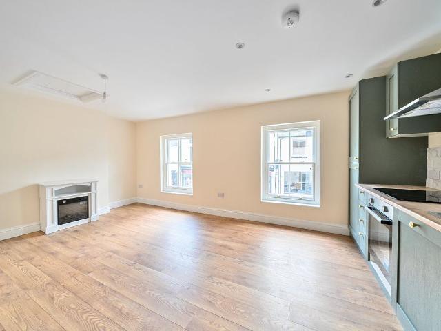 Market Street, Alton, Hampshire GU34, 1 bed flat to rent, £1,195 pcm | PrimeLocation