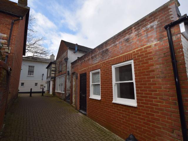 Market Street, Alton, Hampshire GU34, 2 bed flat to rent, £1,200 pcm | PrimeLocation