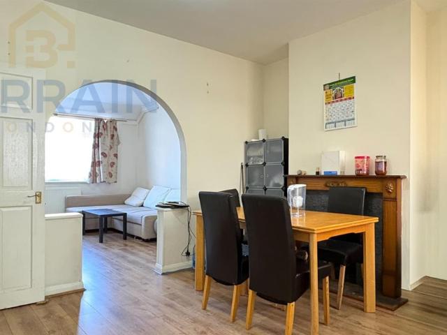 Market Street, Eastham, London E6, 3 bed property to rent, £2,300 pcm | PrimeLocation