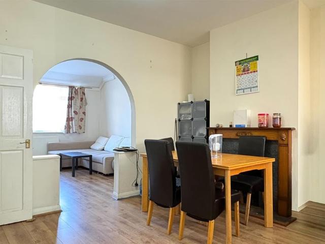 Market Street, Eastham, London E6, 3 bed property to rent, £2,300 pcm | PrimeLocation