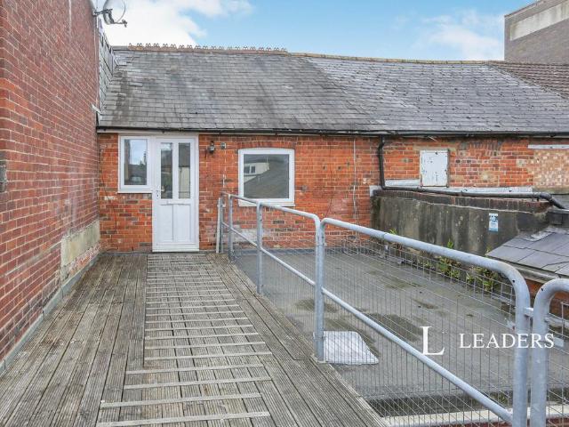 Market Street, Eastleigh, SO50 2 bed flat to rent £1,000 pcm £231 pw