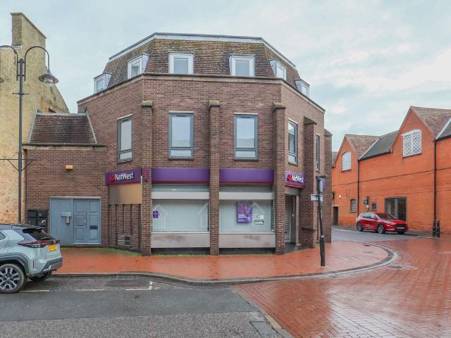 Market Street, Ely CB7, 2 bed flat to rent, £1,100 pcm | PrimeLocation