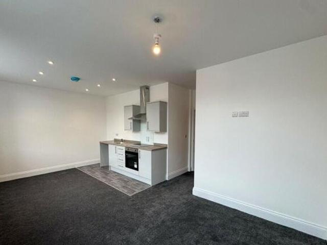 Market Street, Huddersfield, 2 Bedroom Flat