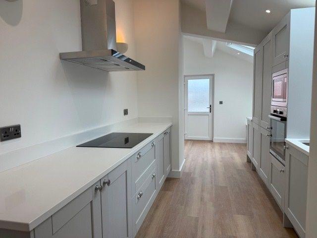 Market Street, Hoylake CH47, 2 bed flat to rent, £1,000 pcm | PrimeLocation