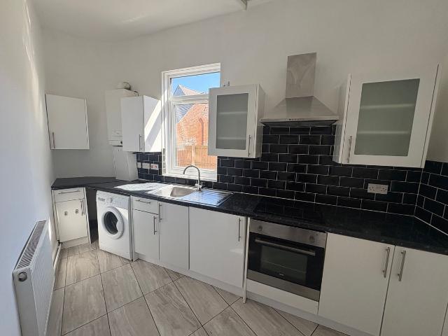 Market Street, Sutton In Ashfield NG17, 1 bed flat to rent, £625 pcm | PrimeLocation