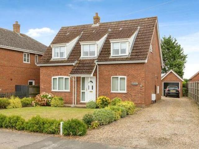 Market Street, Shipdham, 3 Bedroom Chalet