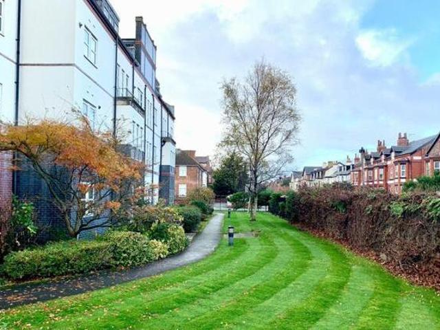 Market Street, Wirral, 2 Bedroom Flat