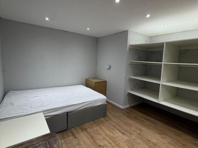 Market Place, Chalfont St Peter Gerrards Cross, Buckinghamshire SL9, 1 bed flat to rent, £1,195 pcm | PrimeLocation