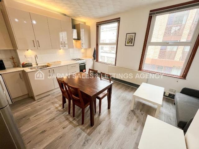 Market Place, Acton W3, 3 bed flat to rent, £2,700 pcm | PrimeLocation