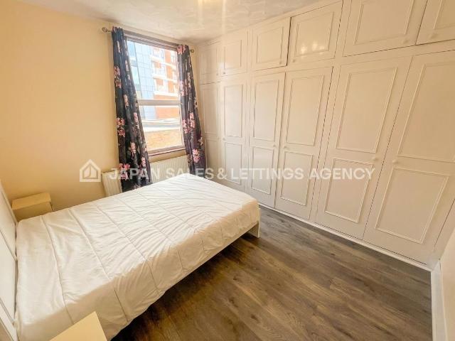 Market Place, Acton W3, Room to rent, £860 pcm | PrimeLocation