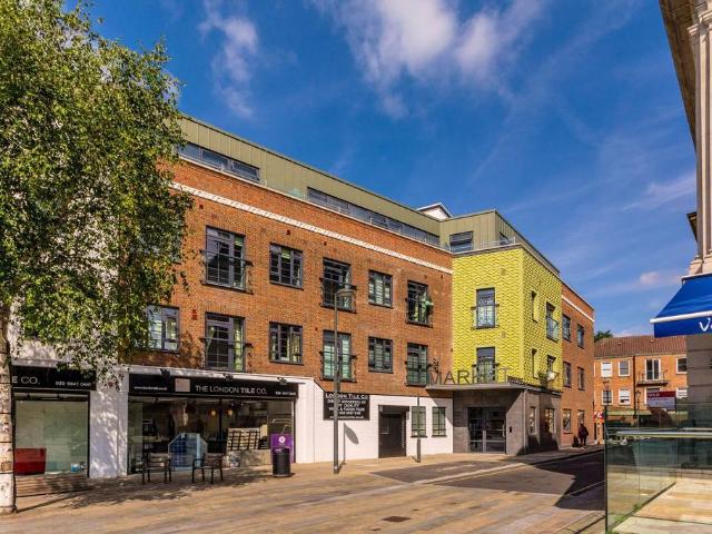 Market Place, Brentford, TW8 Studio to rent £2,600 pcm £600 pw