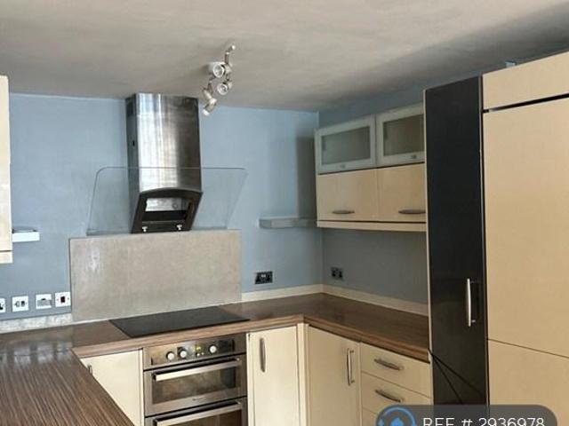 Market Place, Gerrards Cross, SL9 2 bed semi detached house to rent £1,550 pcm £358 pw