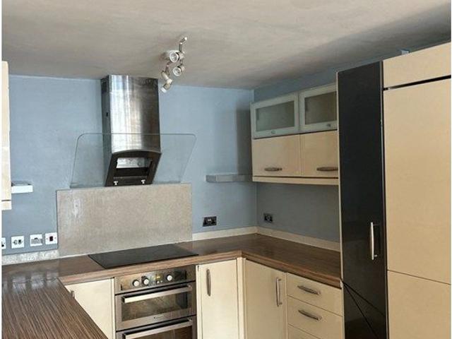 Market Place, Gerrards Cross SL9, 2 bed semi detached house to rent, £1,550 pcm | PrimeLocation
