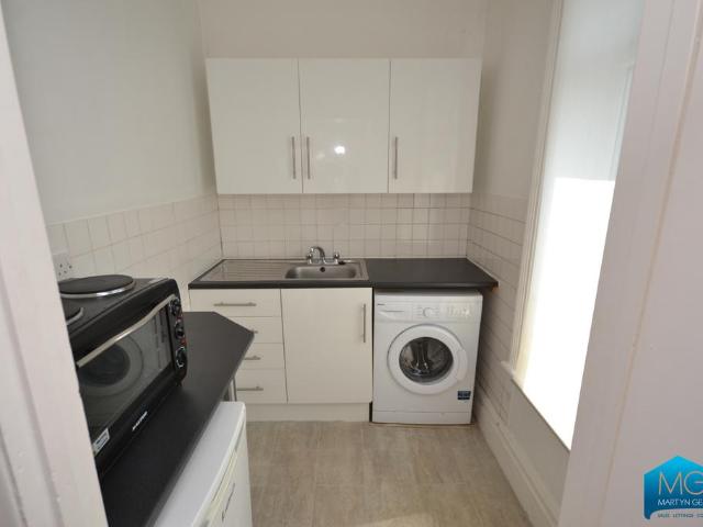 Market Place, East Finchley, London, N2 Studio to rent £1,270 pcm £293 pw
