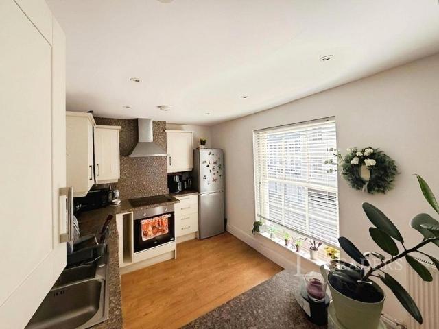 Market Place, Faringdon, SN7 2 bed flat to rent £1,050 pcm £242 pw