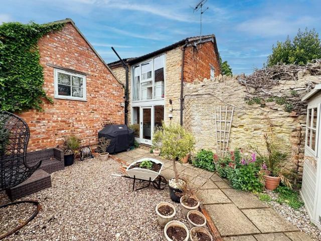 Market Place, Olney MK46, 2 bed cottage to rent, £1,350 pcm | PrimeLocation