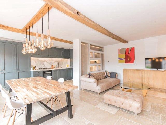 Market Place, OX20 2 bed flat to rent £2,650 pcm £612 pw