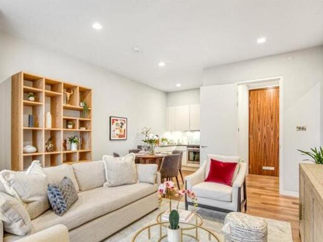 Market Place, London, 2 Bedroom Apartment