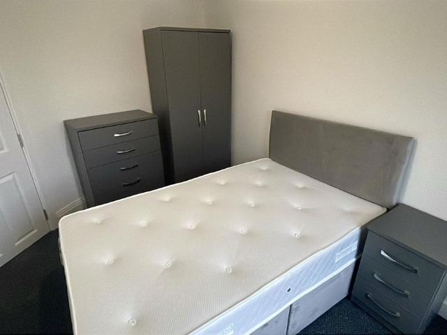 Market Place, Mansfield NG18, Room to rent, £525 pcm | PrimeLocation