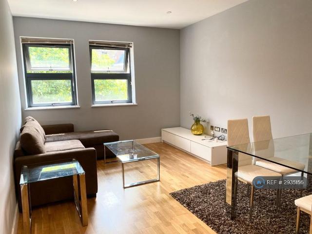 Market Place, Reading, RG1 1 bed flat to rent £1,290 pcm £298 pw