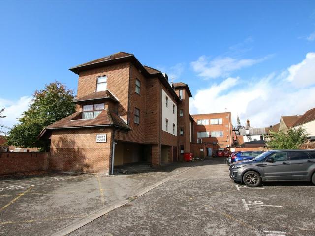 Market Place, Wokingham RG40, 2 bed flat to rent, £1,200 pcm | PrimeLocation