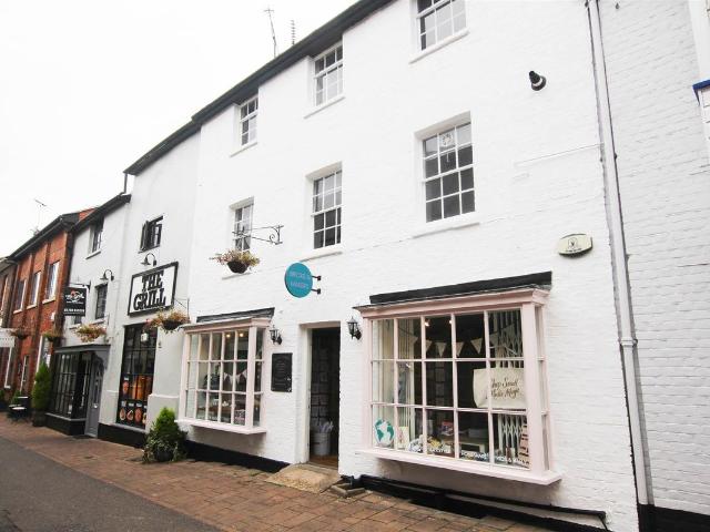 Market Row, Saffron Walden CB10, 2 bed flat to rent, £1,075 pcm | PrimeLocation