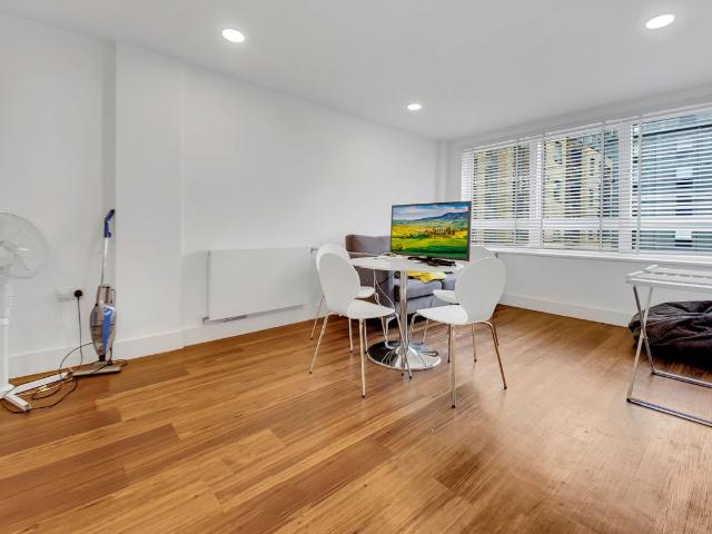 Market Road, London N7, 2 bed flat to rent, £2,550 pcm | PrimeLocation