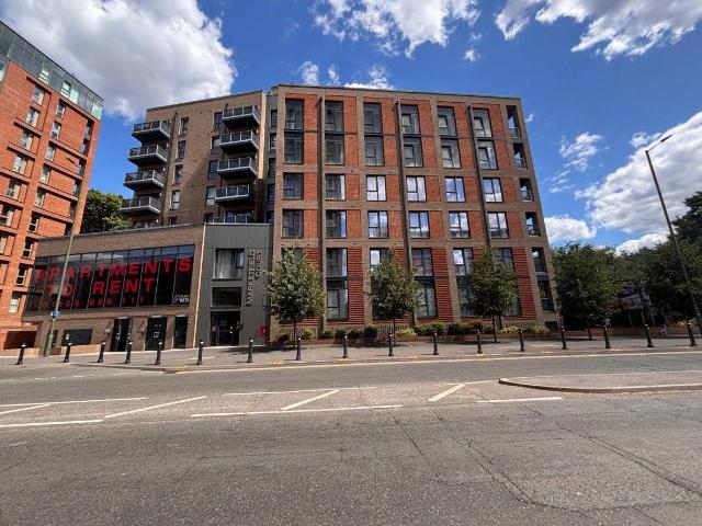 Marketfield Way, Redhill RH1, 2 bed flat to rent, £1,700 pcm | PrimeLocation