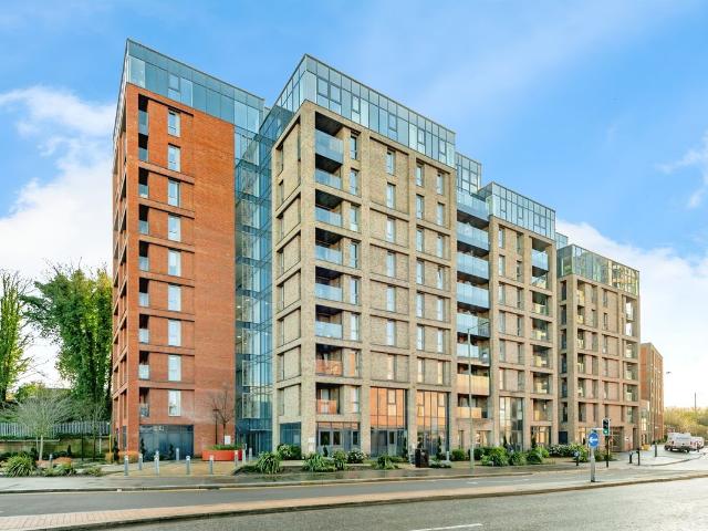 Marketfield Way, Redhill RH1, 2 bed flat to rent, £1,850 pcm | PrimeLocation