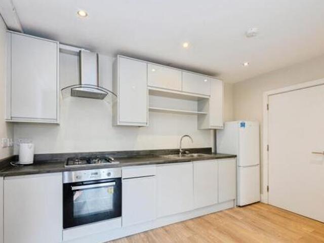 Marketfield Road, Redhill, 2 Bedroom Flat
