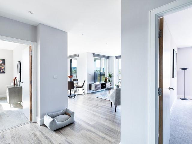 Marketfield Road, Redhill RH1, 2 bed flat to rent, £2,150 pcm | PrimeLocation